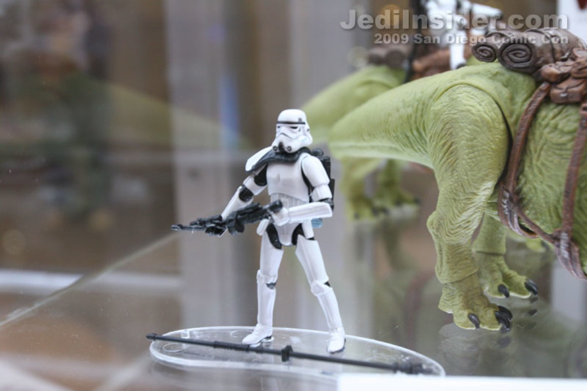 SDCC 2009 Preview Night: WalMart Exclusive Dewback - JediInsider.com