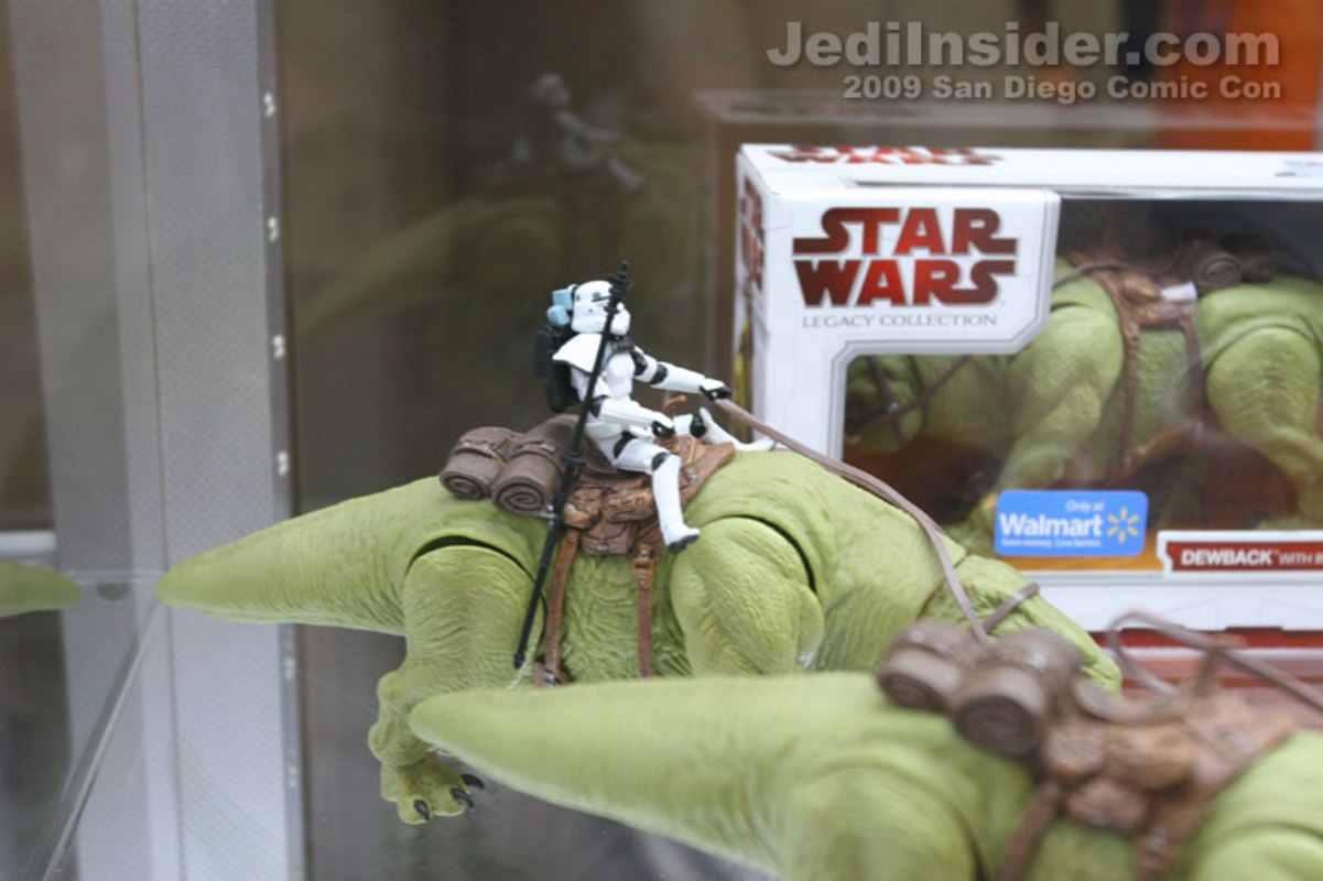 SDCC 2009 Preview Night: WalMart Exclusive Dewback - JediInsider.com